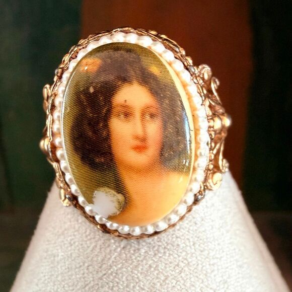 Vintage Victorian-Style Portrait Ring | Jewelry | Vintage ...